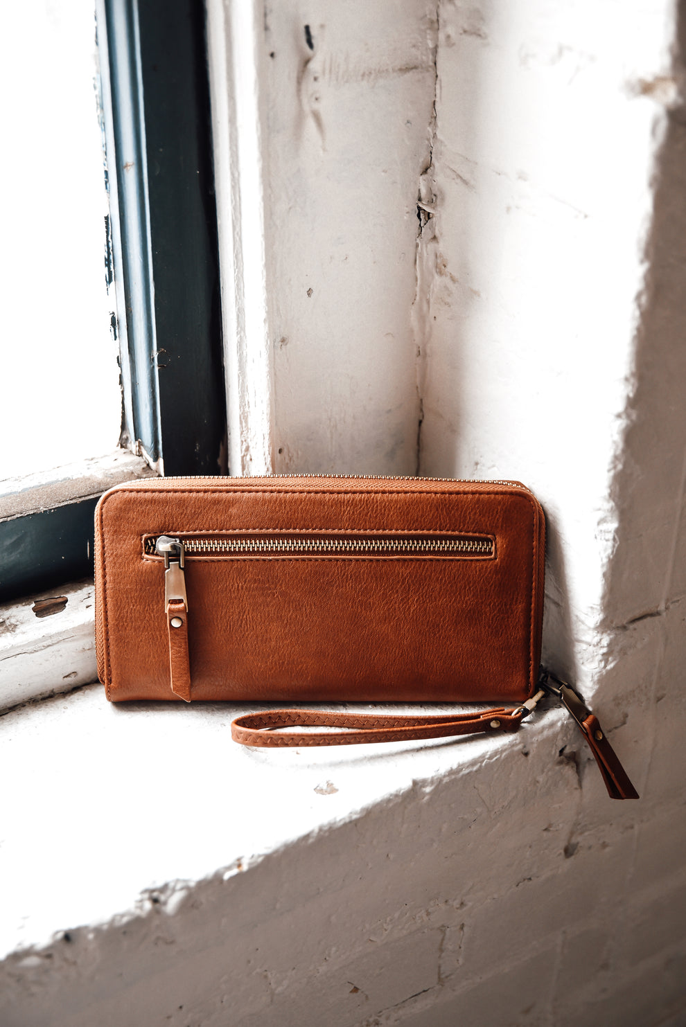 The Perfect Oversized Wallet - OAK + IVY